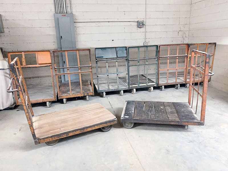 IRS Auctions - WOODWORKING > Material Handling > All-Factory-Carts